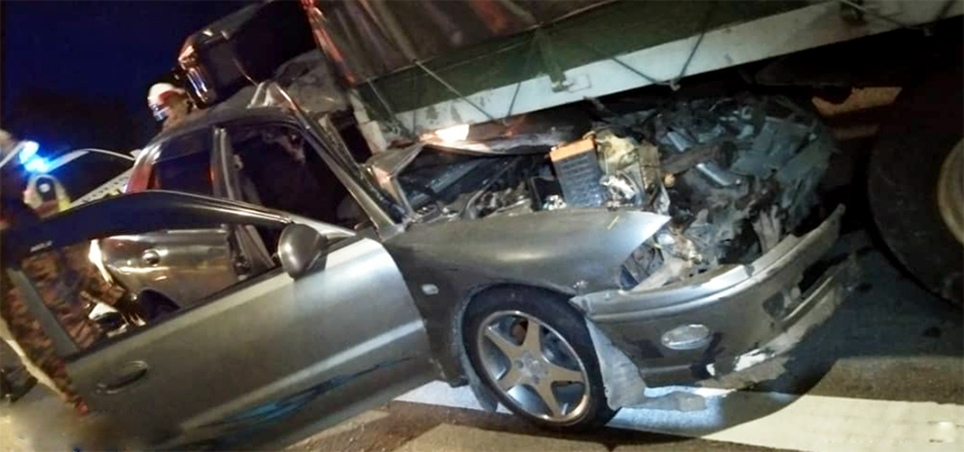 Proton Wira Driver and Passenger Severely Injured | Ipoh Echo