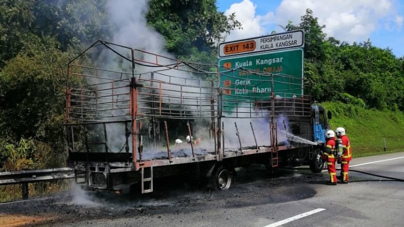 Lorry Fire at Expressway, No Victims Reported | Ipoh Echo