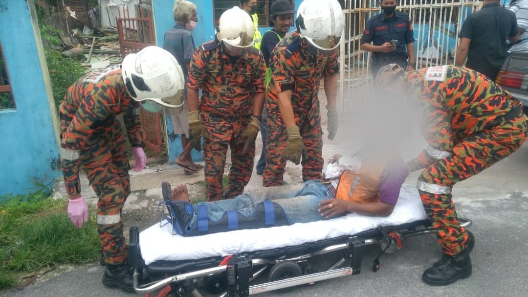 House Collapsed, Worker Injured | Ipoh Echo