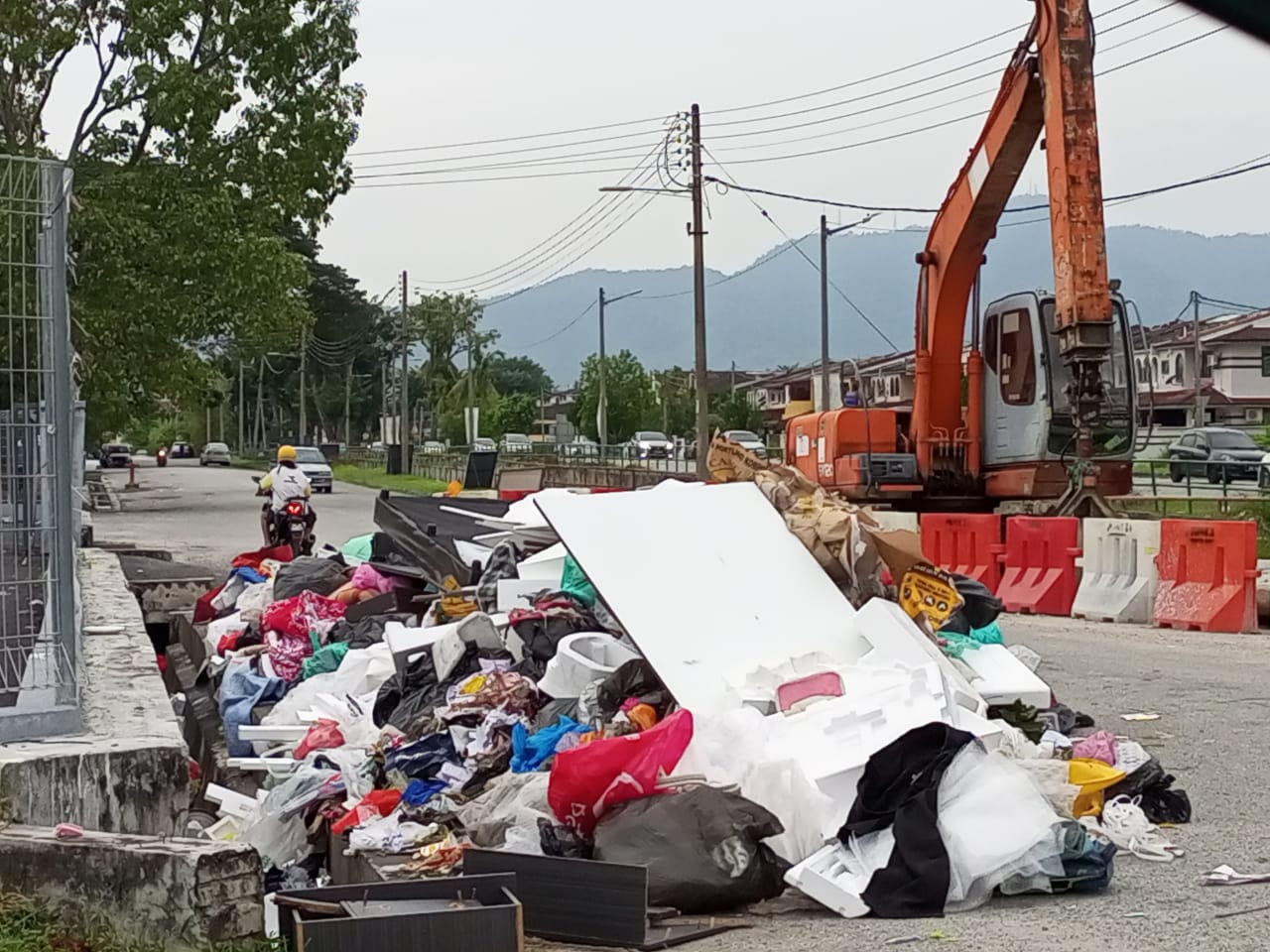 Where is the sense of the litterer? | Ipoh Echo
