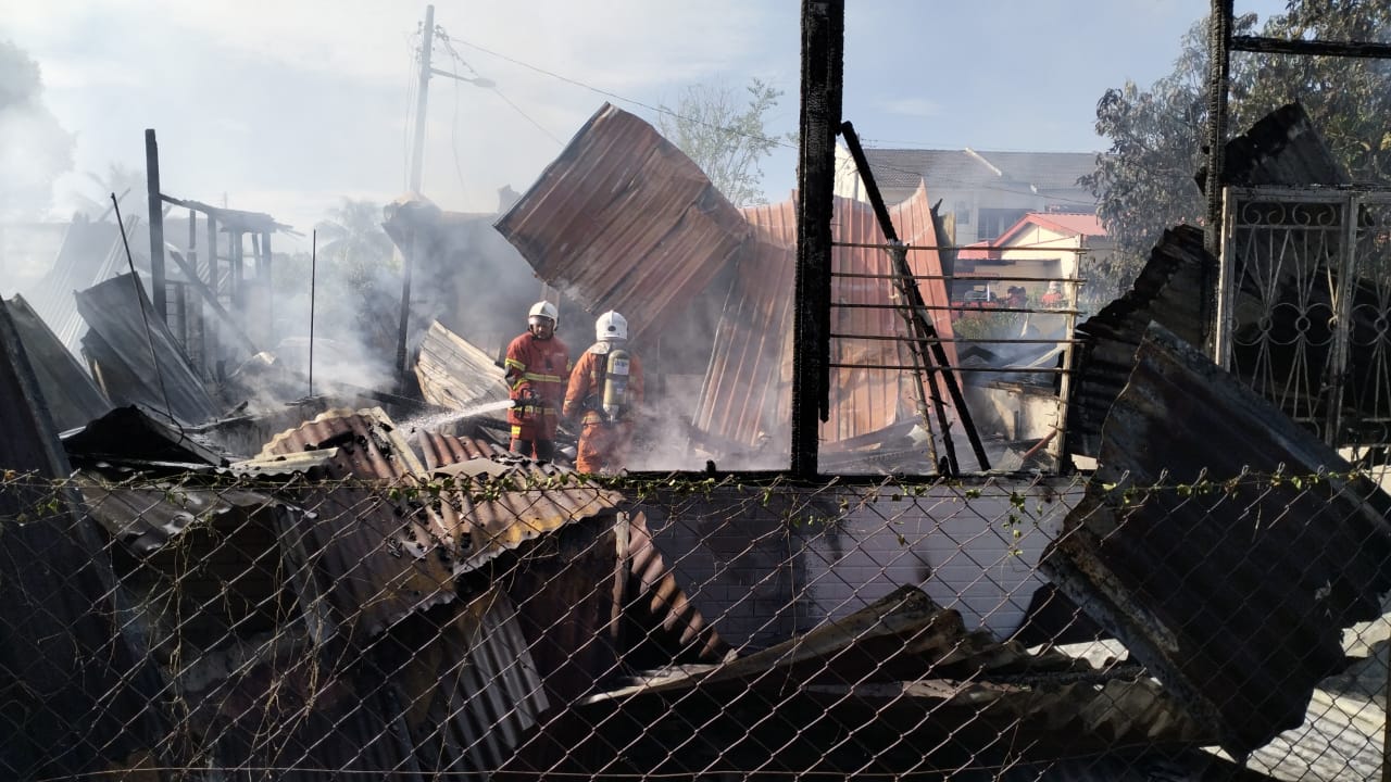 Four houses destroyed by fire | Ipoh Echo