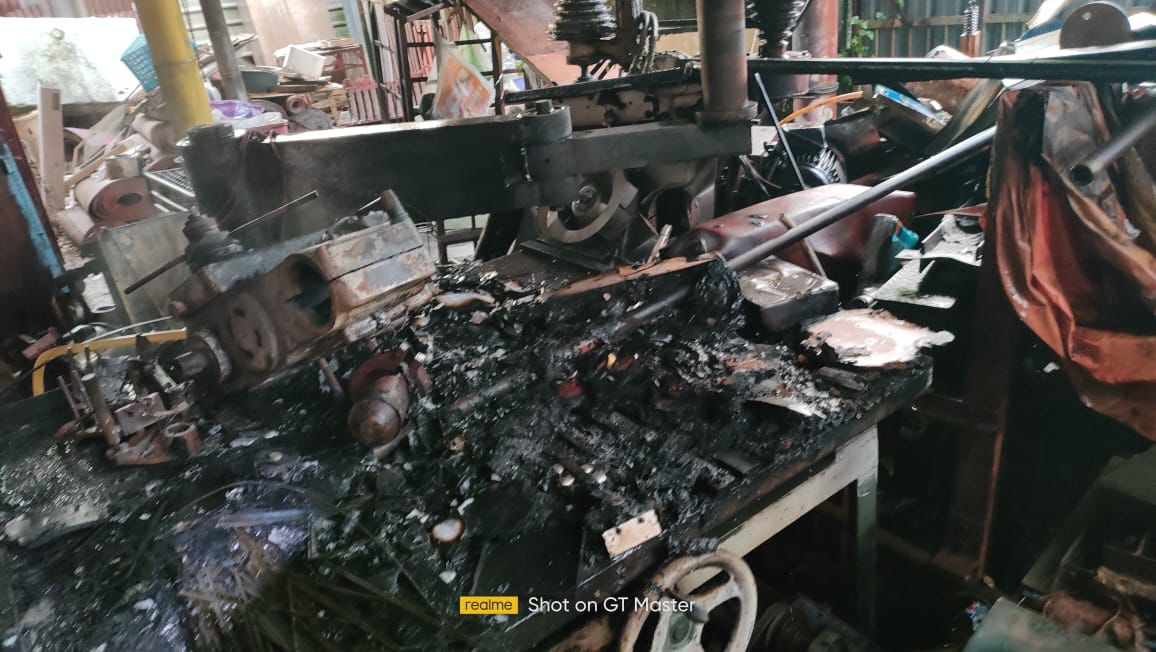 Machines and fibres in a plastic factory were destroyed by fire | Ipoh Echo