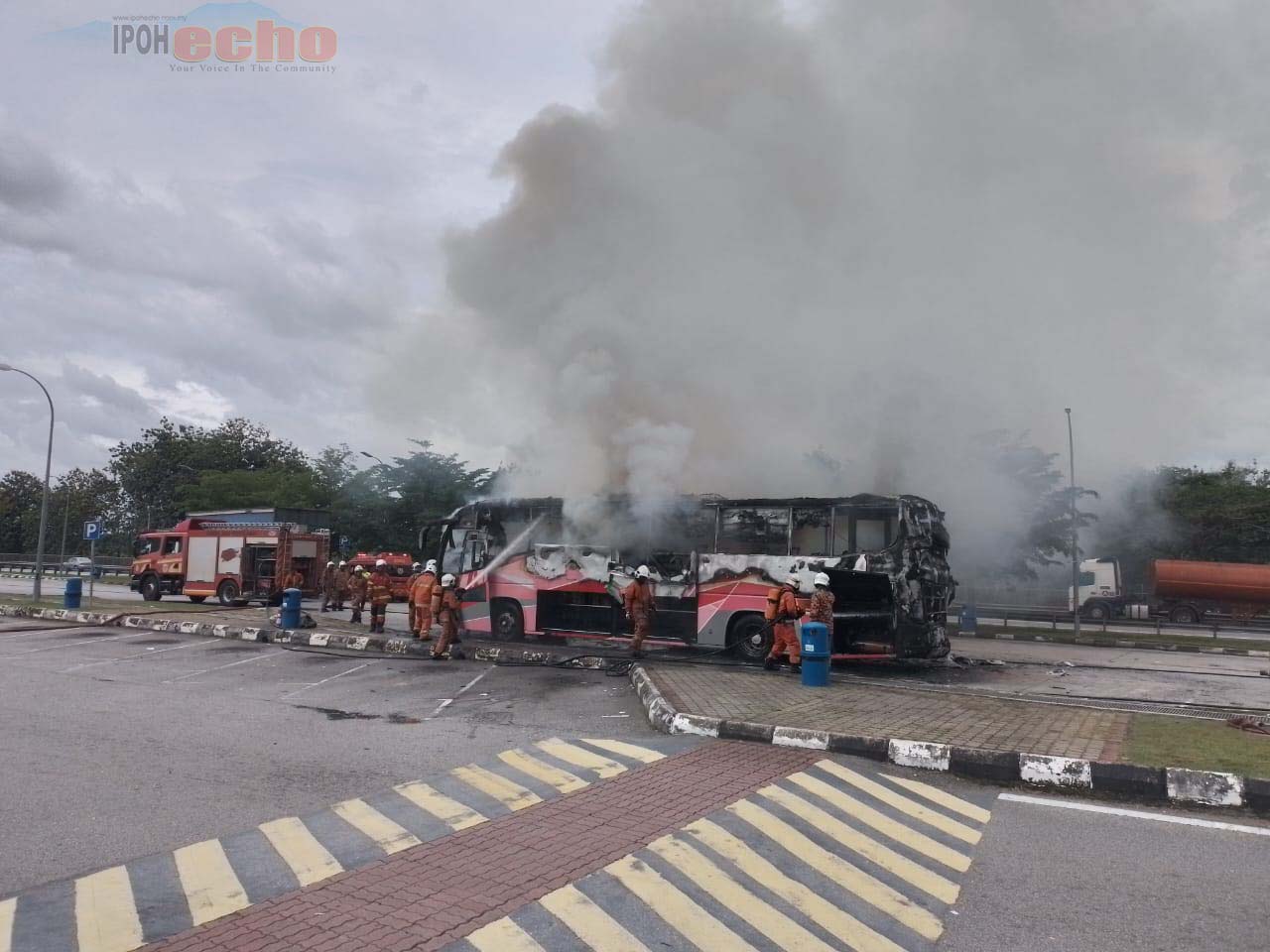 Express bus caught fire at R&R, 25 passengers safe | Ipoh Echo