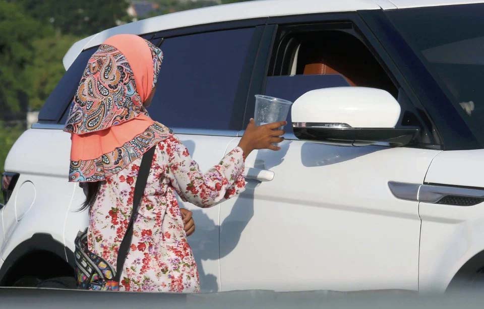 Monitor parties who take the opportunity to beg, and ask for alms in ...