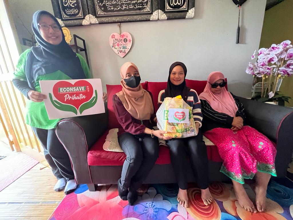 Econsave and SMK Raja Perempuan Ipoh help Hanis Sofea | Ipoh Echo