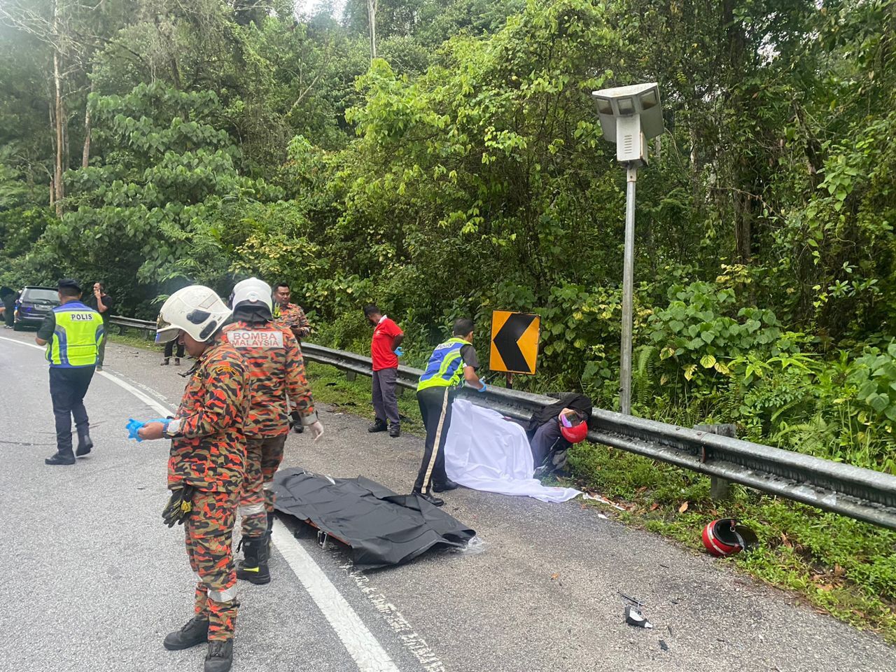 Rider dead and passenger injured in motorcycle and car crash in Simpang ...