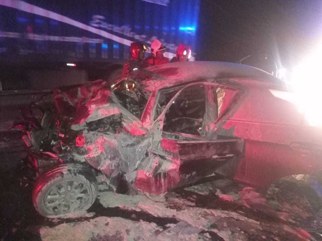 4 Dead And 1 Seriously Injured When A Car Hit The Back Of A Trailer ...