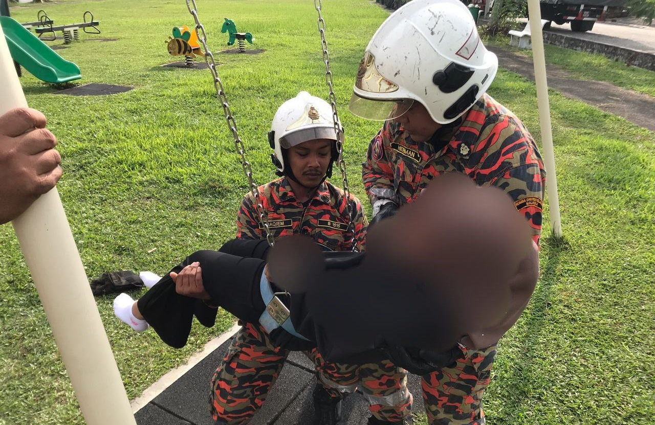 Firefighters rescue teenage girl trapped in a swing | Ipoh Echo