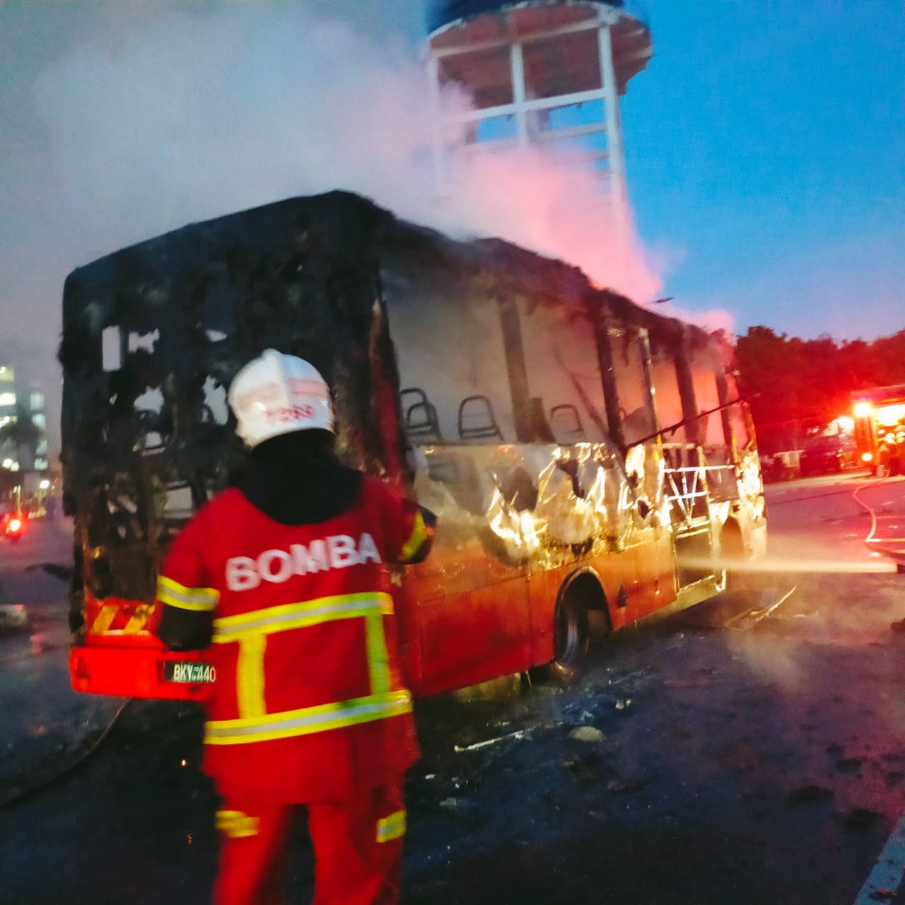 Tour Bus Destroyed by Fire in Taiping | Ipoh Echo