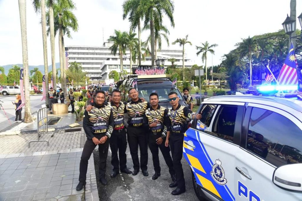 Independence Convoy: Perak State's Jalur Gemilang Expedition Sets Off ...