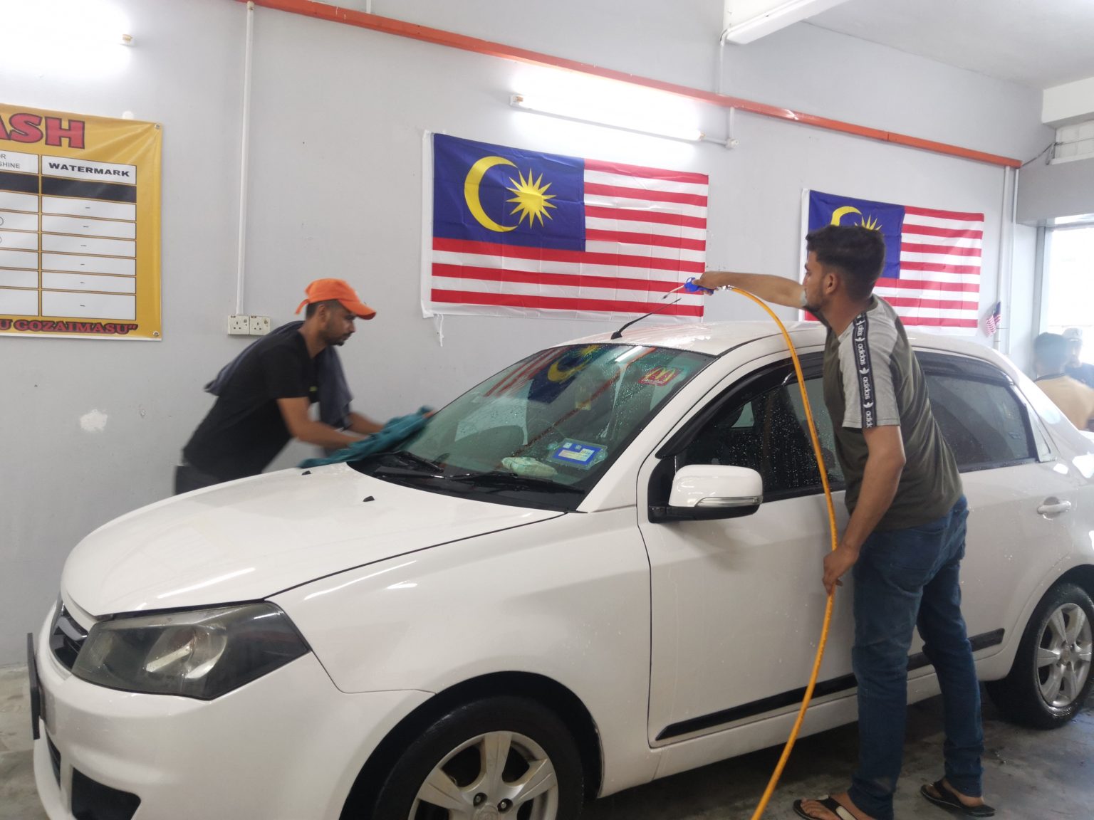 Kazoku Car Wash gives free Jalur Gemilang to spark the spirit of ...