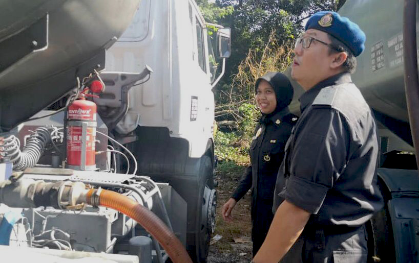 Diesel Fuel Smuggling: Two Men and Tanker Truck Arrested, Seizure ...