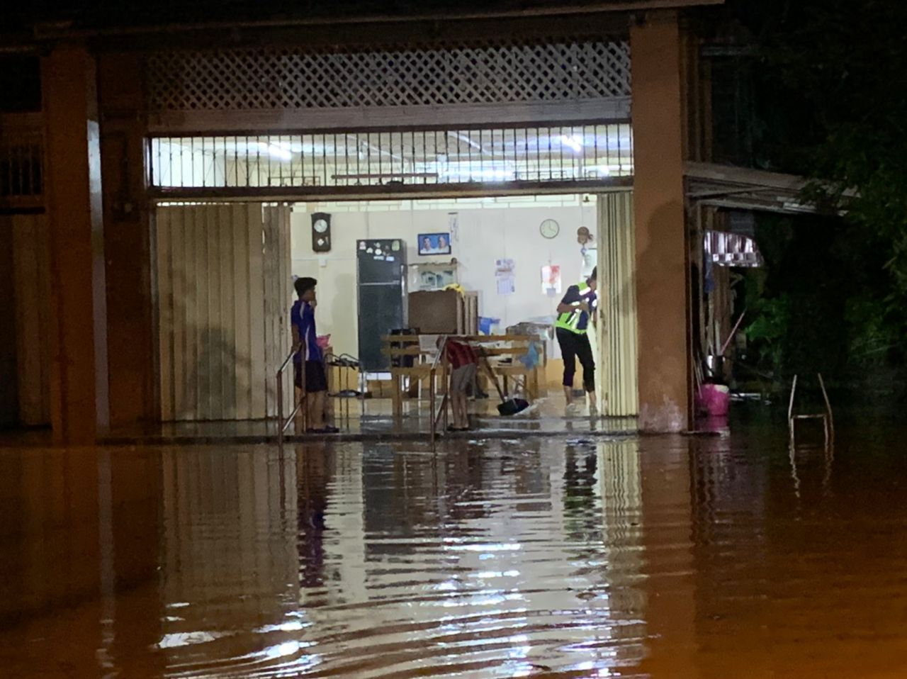 Flash Floods: PPS in Muallim Closed, Only One Remains in Batang Padang ...