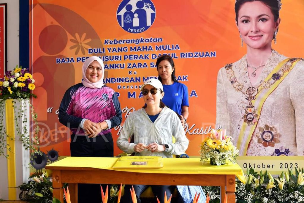 Tuanku Zara Salim demonstrated proficiency at the PERKEP shooting ...
