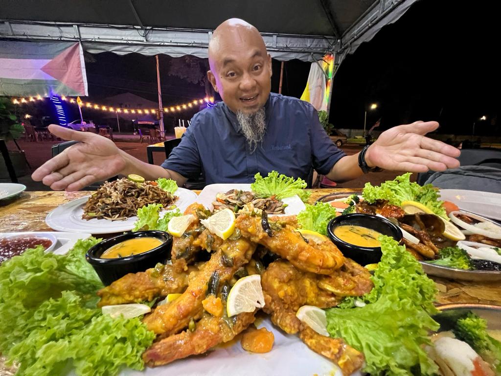 Kazoku Kafe - The Unbelievably Affordable 'Talam Shellout' in Ipoh, A ...