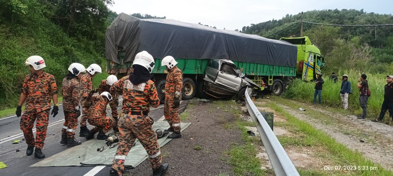 Two men killed in car and trailer accident at Gerik | Ipoh Echo