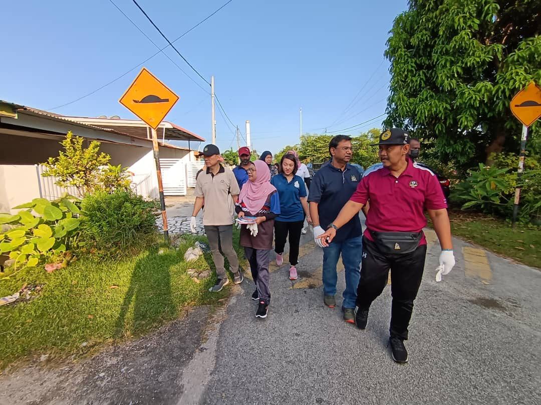 Community effort to eradicate dengue in Taman Song Choon involves all ...