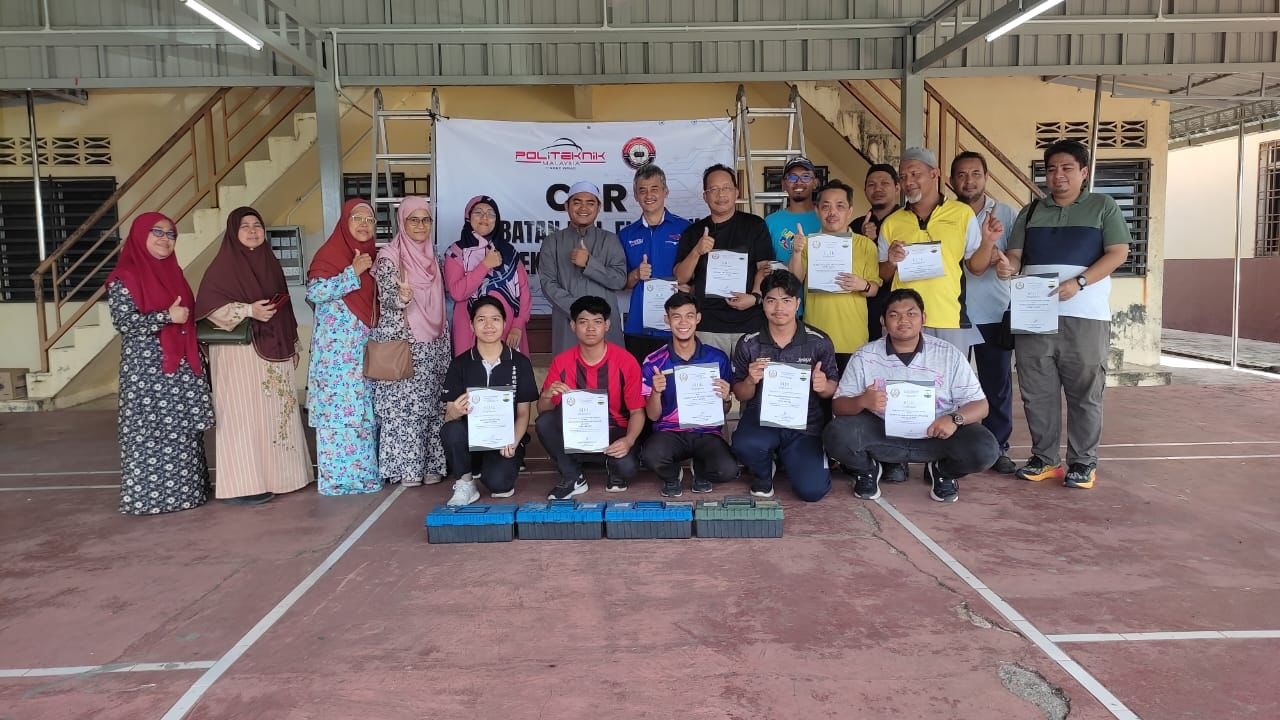 Lecturers and Students from PUO's Department of Electrical Engineering ...