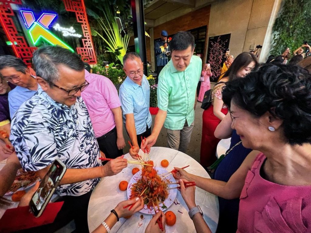 The annual dinner event of Kinta Properties was lively and colorful ...