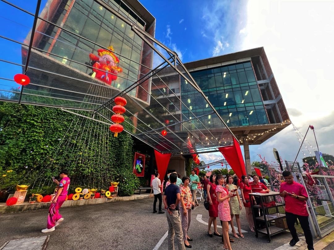 The annual dinner event of Kinta Properties was lively and colorful ...