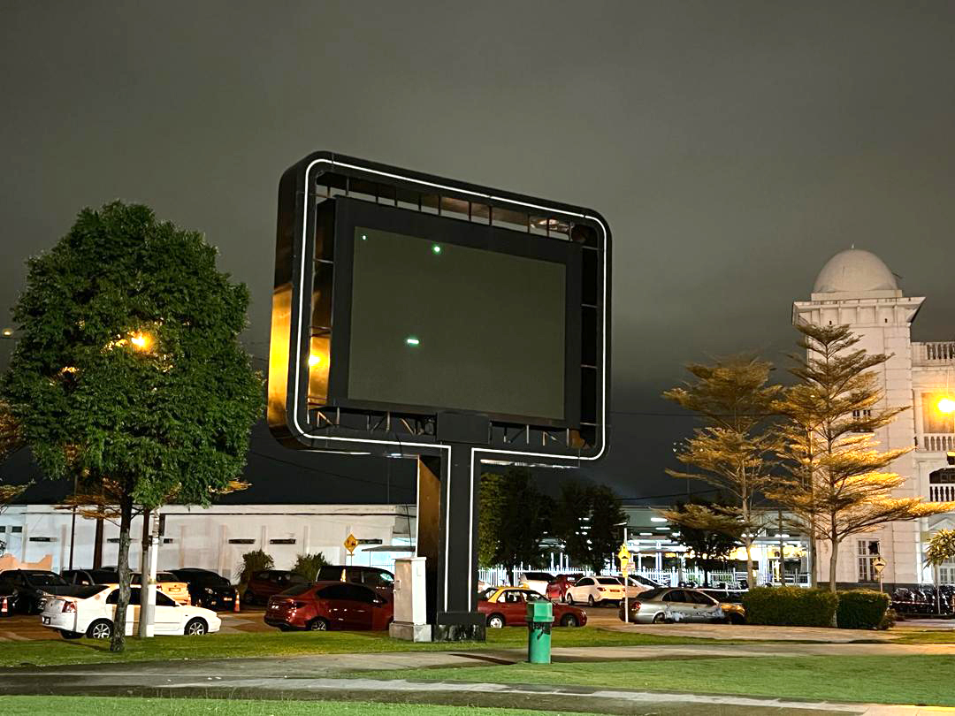 Malfunctioning LED Screen, Broken Street Lights, and Heritage Buildings ...