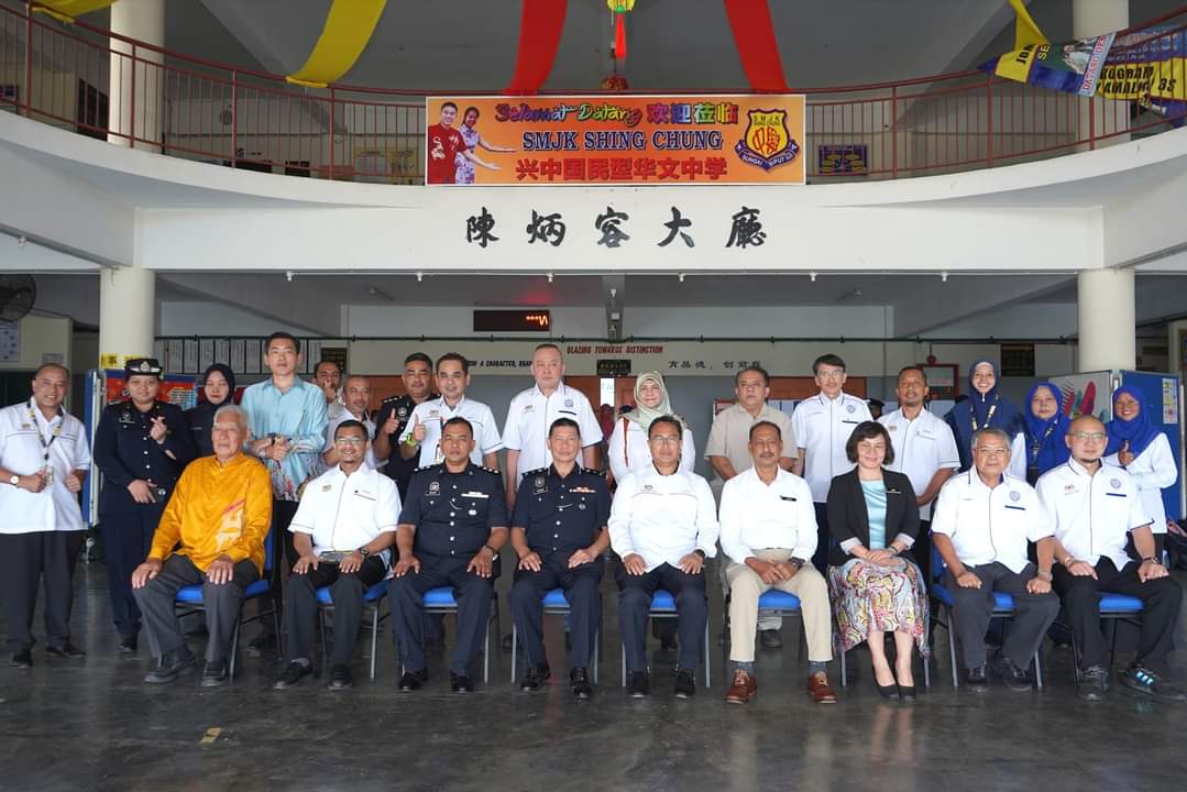 Perak police strengthen relationship with SMJK Shing Chung, Sungai ...