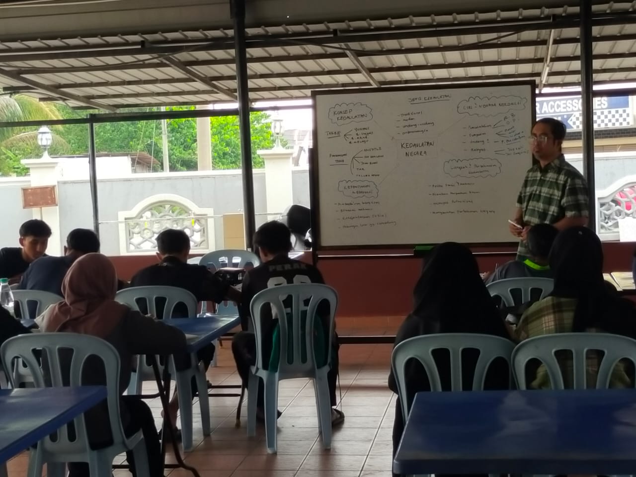 Lecturer conducts free tuition classes to guide SPM candidate students ...