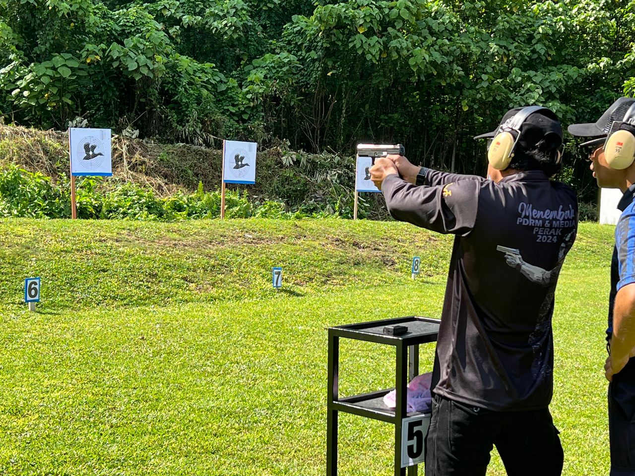 Journalists and photographers demonstrate skills in PDRM and Perak ...
