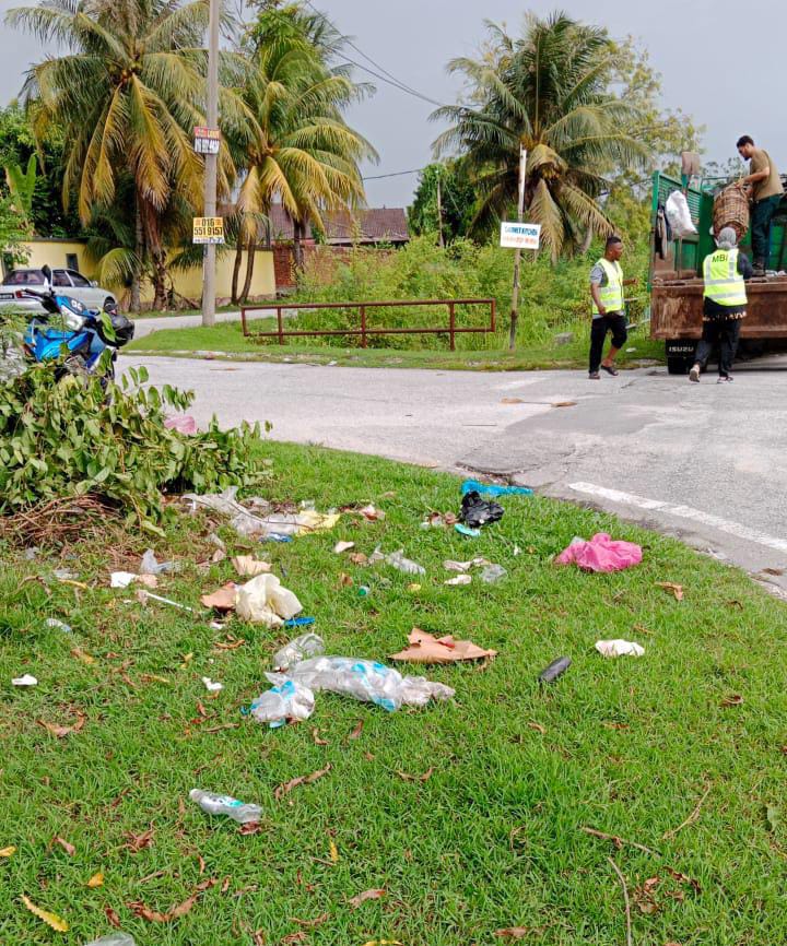 MBI Officers Clean Up Illegally Dumped Waste on Jalan Rapat Jaya | Ipoh ...