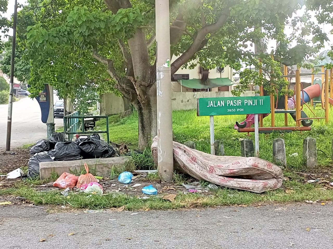 GARBAGE VIGILANTE: Jalan Pinji 11, Pasir Pinji | Ipoh Echo