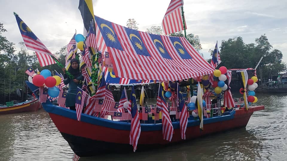 Decorated Boat Parade Brightens Malaysia Day Celebrations | Ipoh Echo