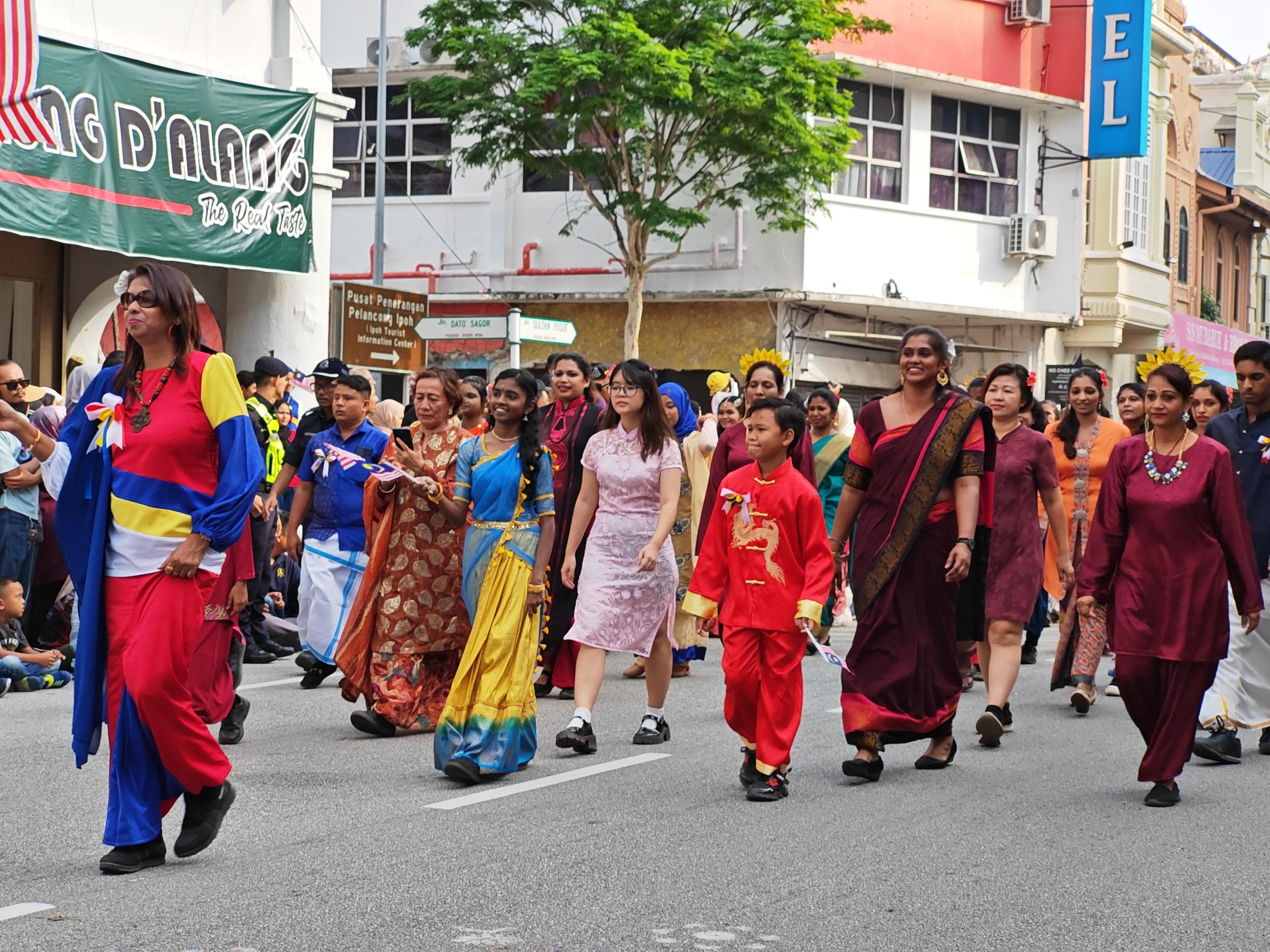Over 30,000 Attend National Day Parade | Ipoh Echo