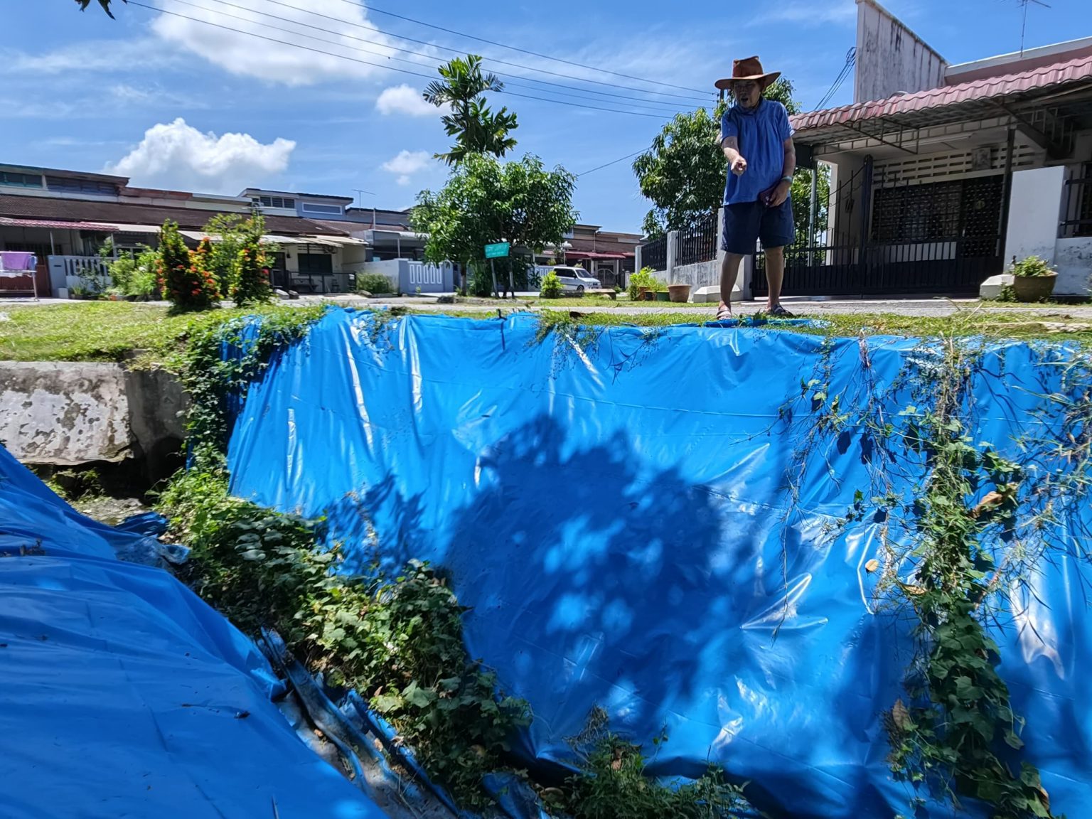 Drain Collapsed since March, residents worried about sinkholes and ...