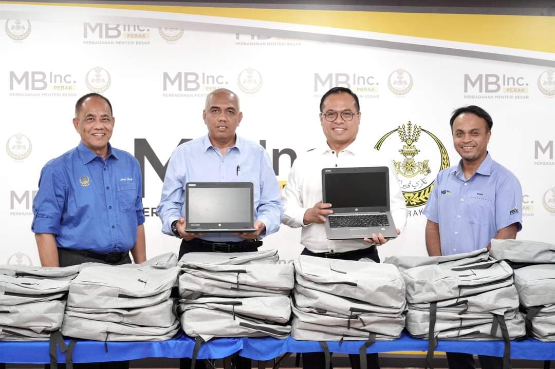 MB Inc (Perak) Donates 50 Laptops to Rural Students | Ipoh Echo
