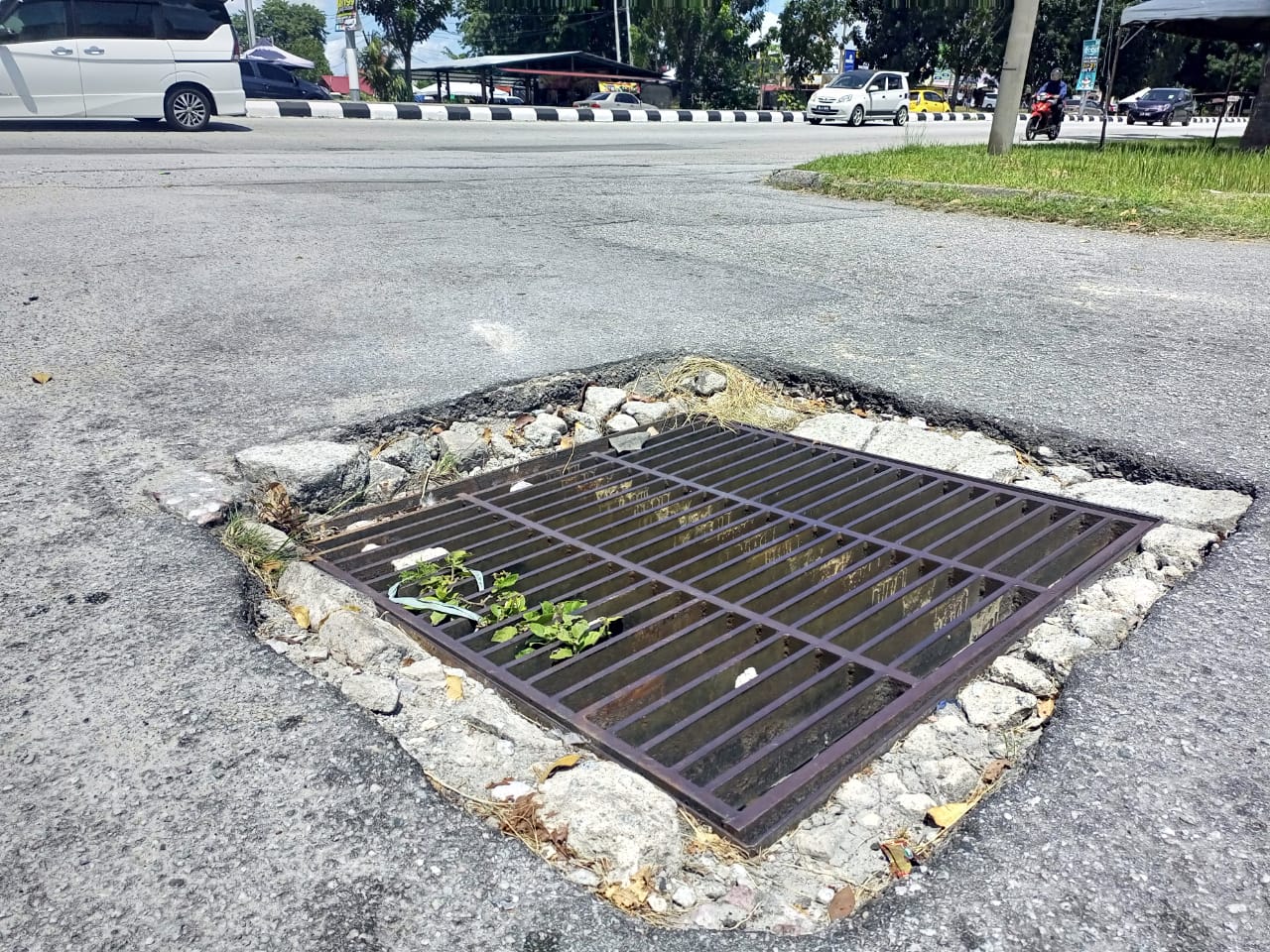 Authorities Urged to Check the Safety of Road Iron Covers | Ipoh Echo