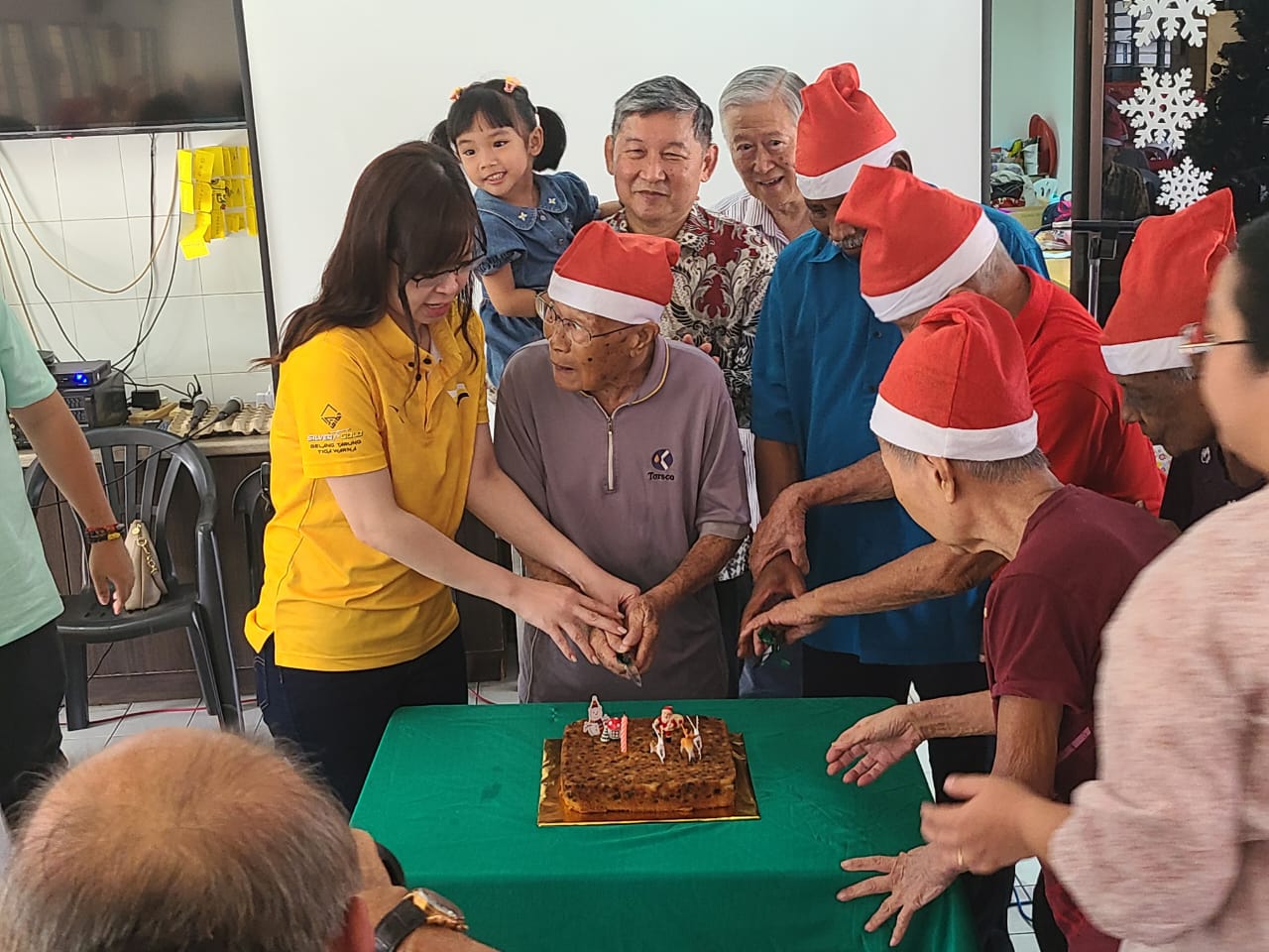 Simee Home for the Aged Celebrated Its Residents in Christmas Lunch ...