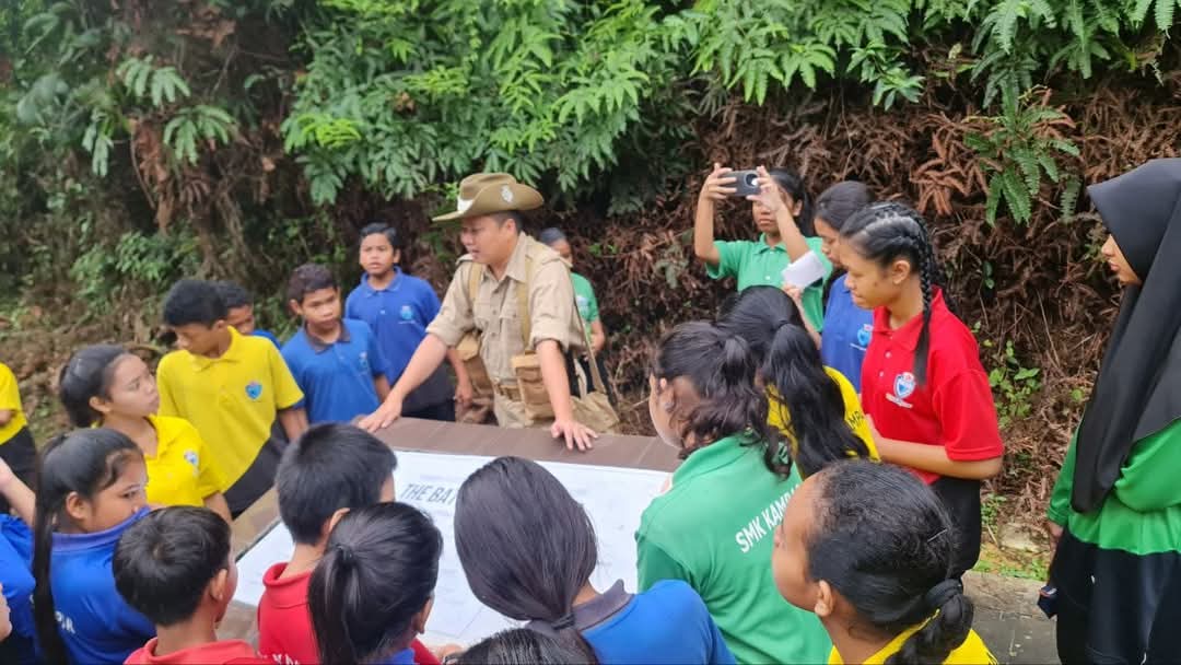 Teacher dressed as soldier brings students to ‘Battle of Kampar’ | Ipoh ...