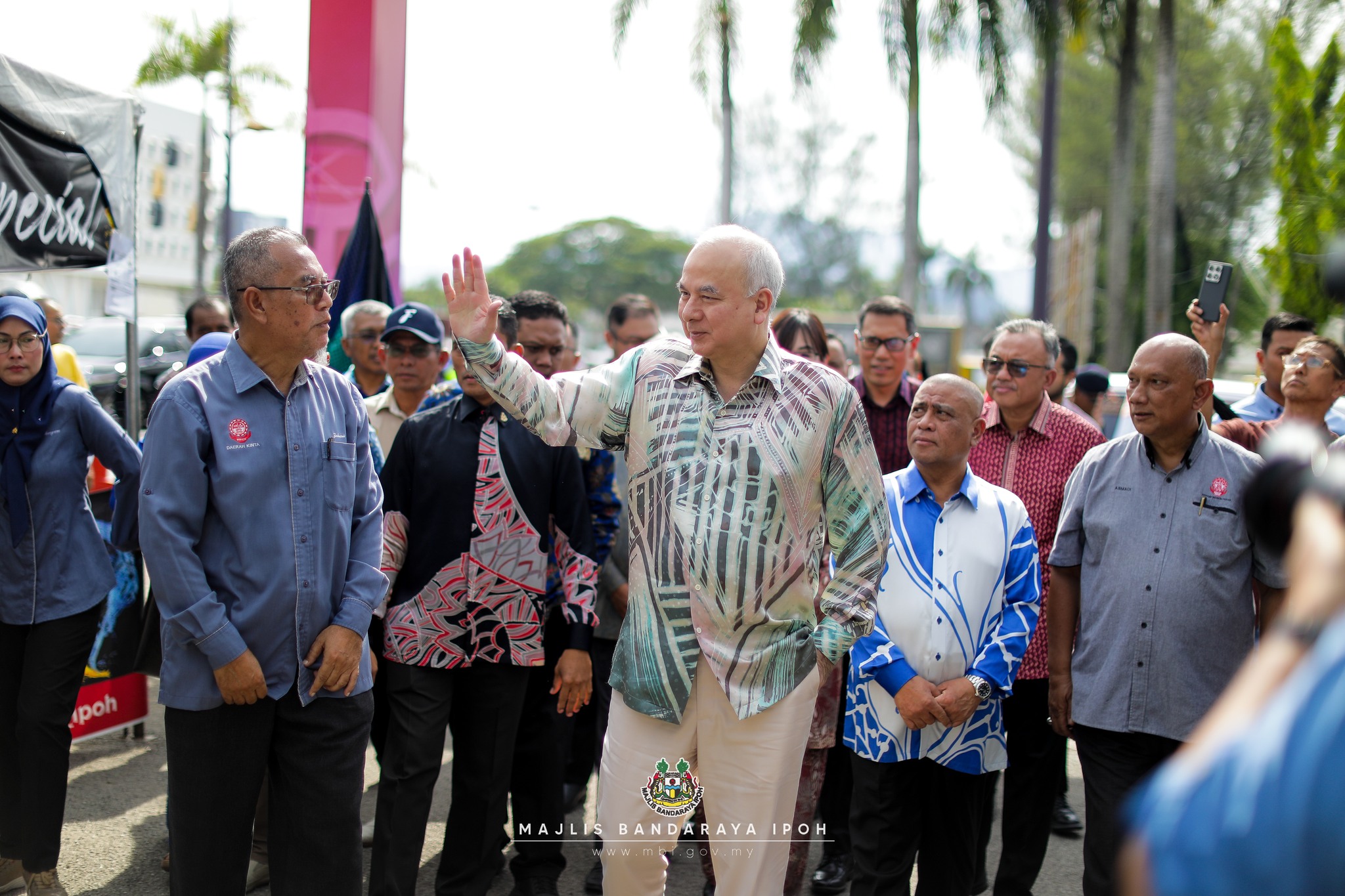 Sultan of Perak Visits Ramadan Bazaar at Perak Stadium | Ipoh Echo