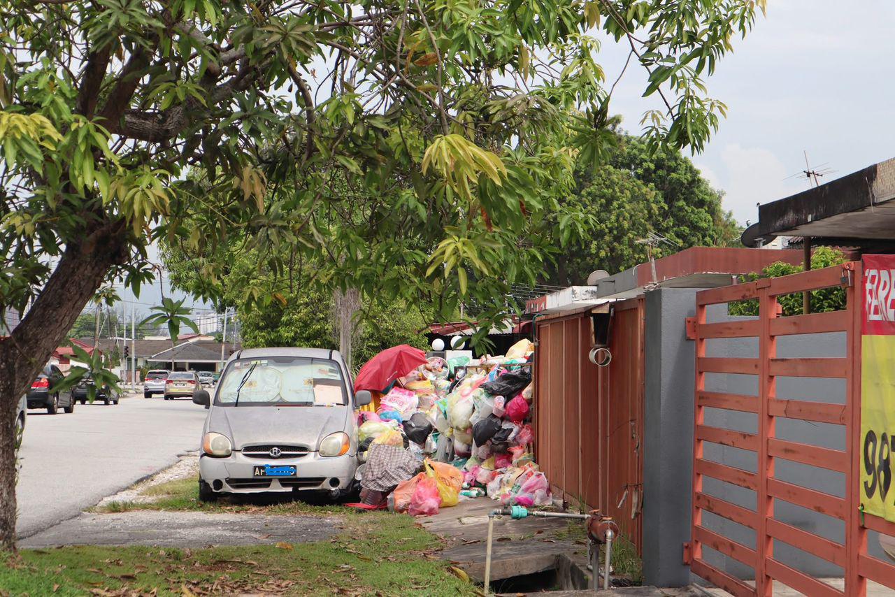 Hoarding Disorder: Rubbish, Plastic Piling Up in Jalan Merpati Home ...