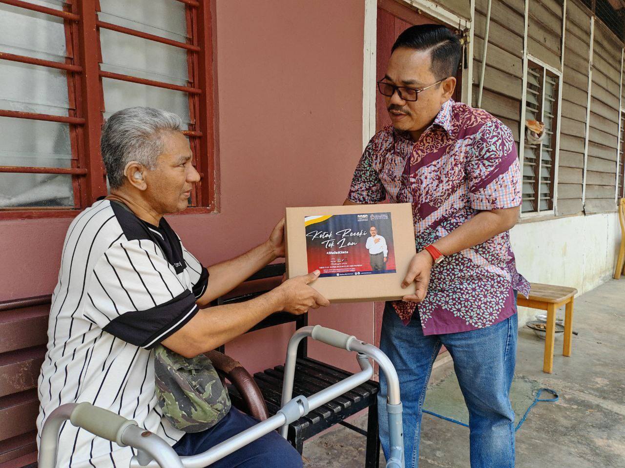 Small Box, Big Impact: ‘Kotak Rezeki Tok Lan’ Brings Hope to the Needy ...