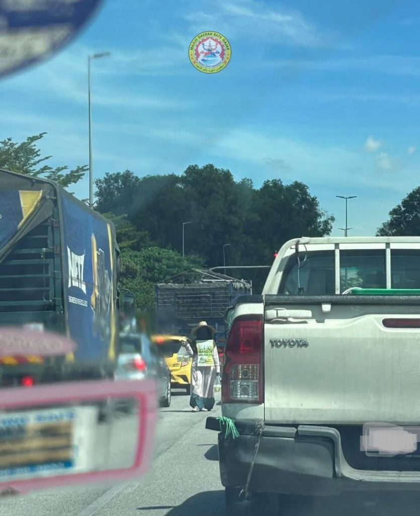 Curbing the Culture of Selling Fruit at Traffic Lights, a Danger to ...
