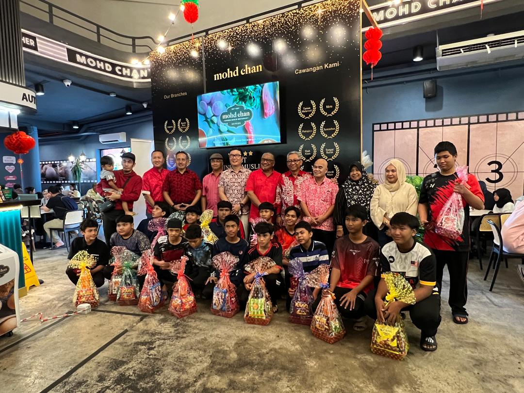 Mohd Chan Restaurant Shares Ramadan Joy with Orphans | Ipoh Echo