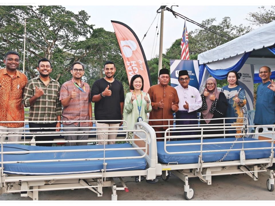 Pantai Hospital Ipoh donates nine patient beds to support palliative ...